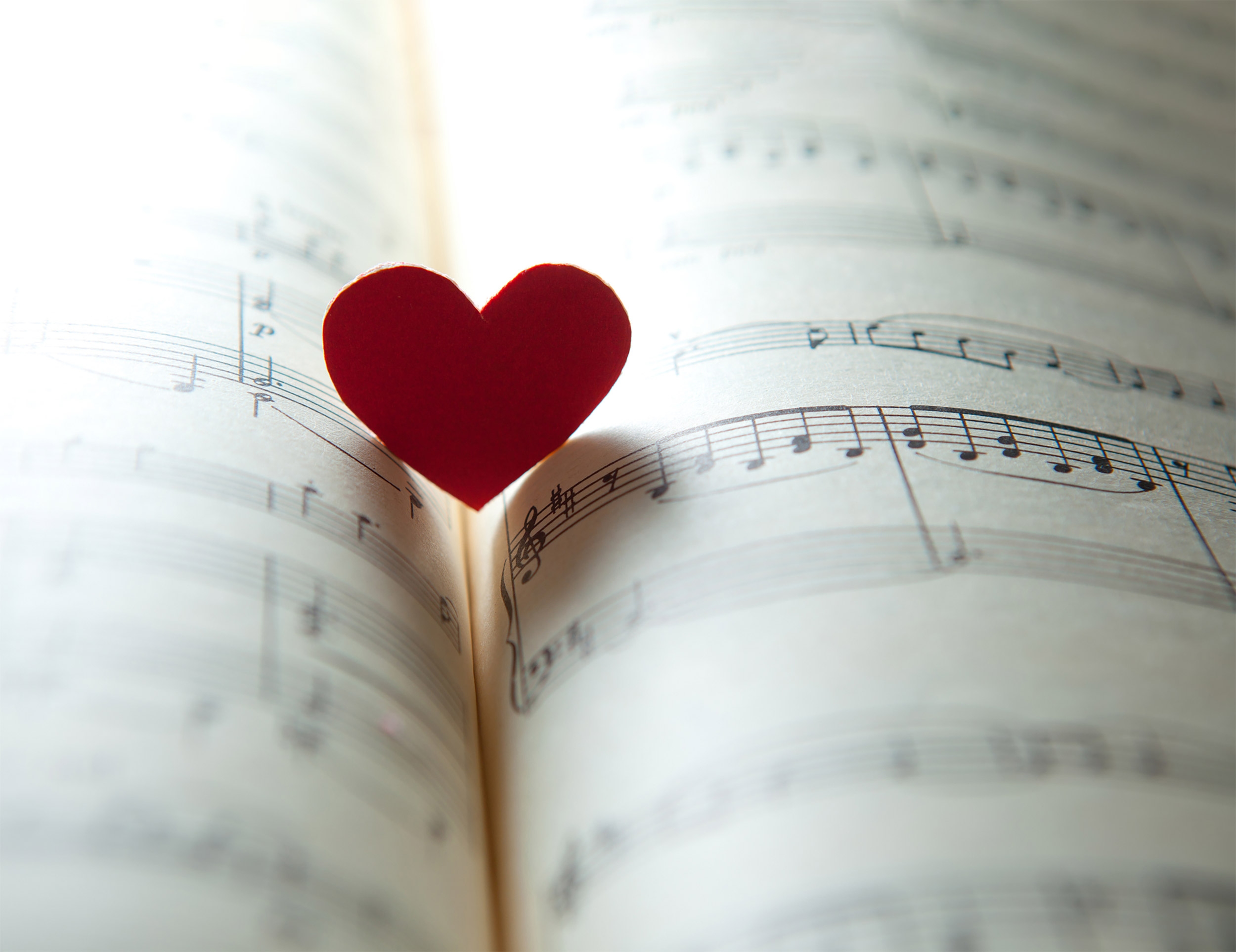 Calm Radio アプリで心を穏やかにし、リラックスできる曲を無料でお楽しみください。